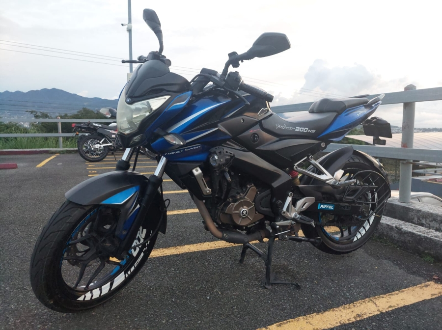 Bajaj, PULSAR NS 200, 2016